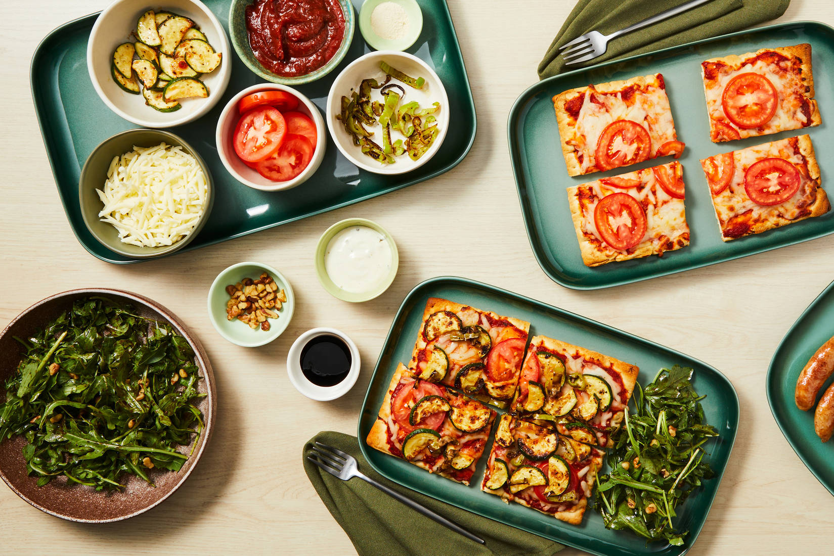 Veggie & Chicken Sausage Pizza Bar · HelloFresh Database