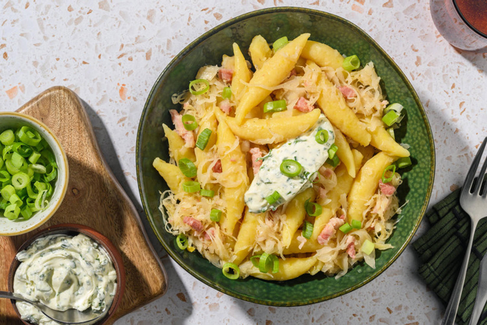 Schupfnudeln mit Bacon und Sauerkraut · HelloFresh Datenbank