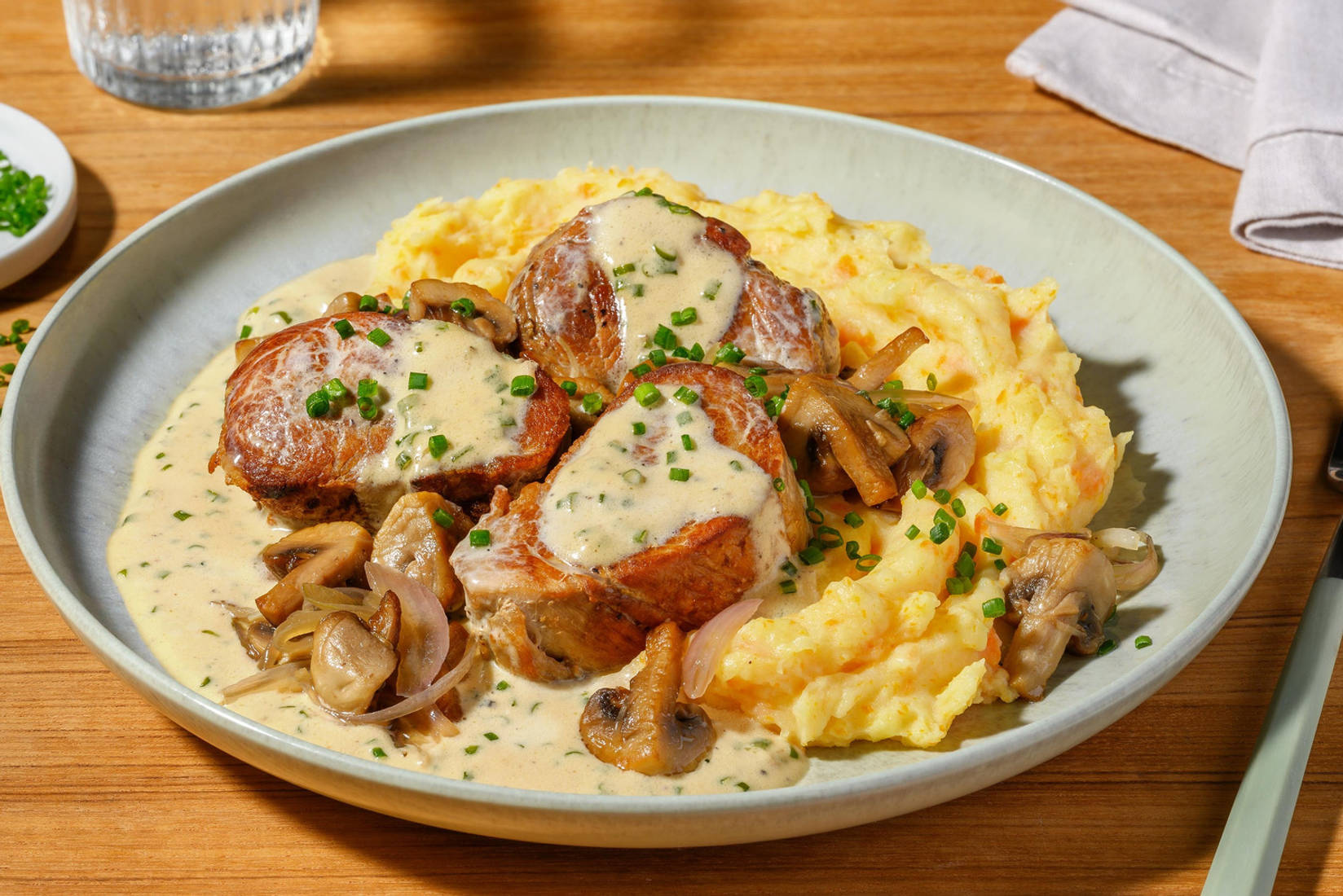 Stegt svinemørbrad i purløgssauce · HelloFresh Database