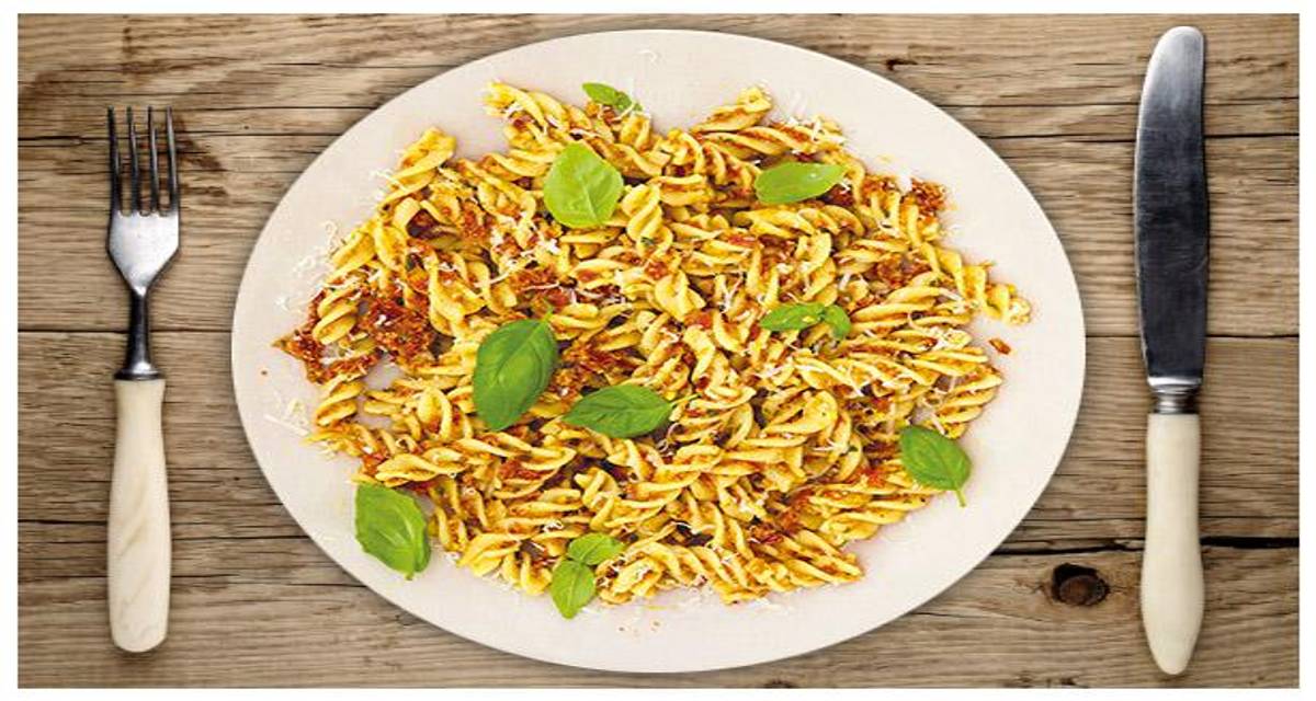 Spirelli-Pasta „Pesto Rosso“ Rezept | HelloFresh