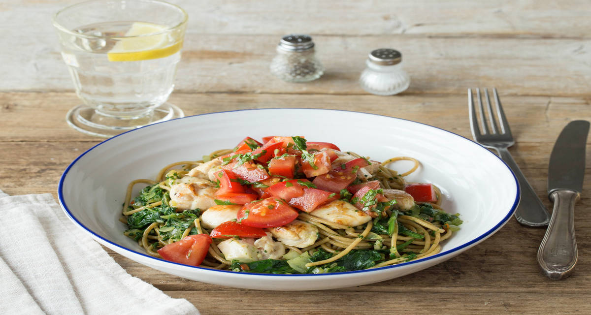 Spaghetti integrale met kippendijfilet en tomatensalsa Recept | HelloFresh