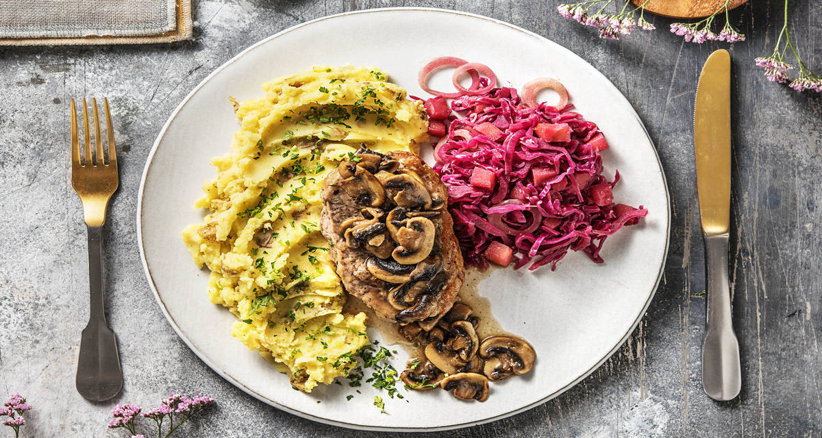 Kalfssukade met rodekool en appel Recept | HelloFresh