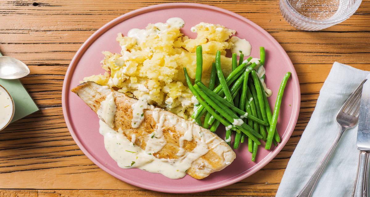 Stekt kummel och krossad potatis med fransk bönsallad och dragonsås ...