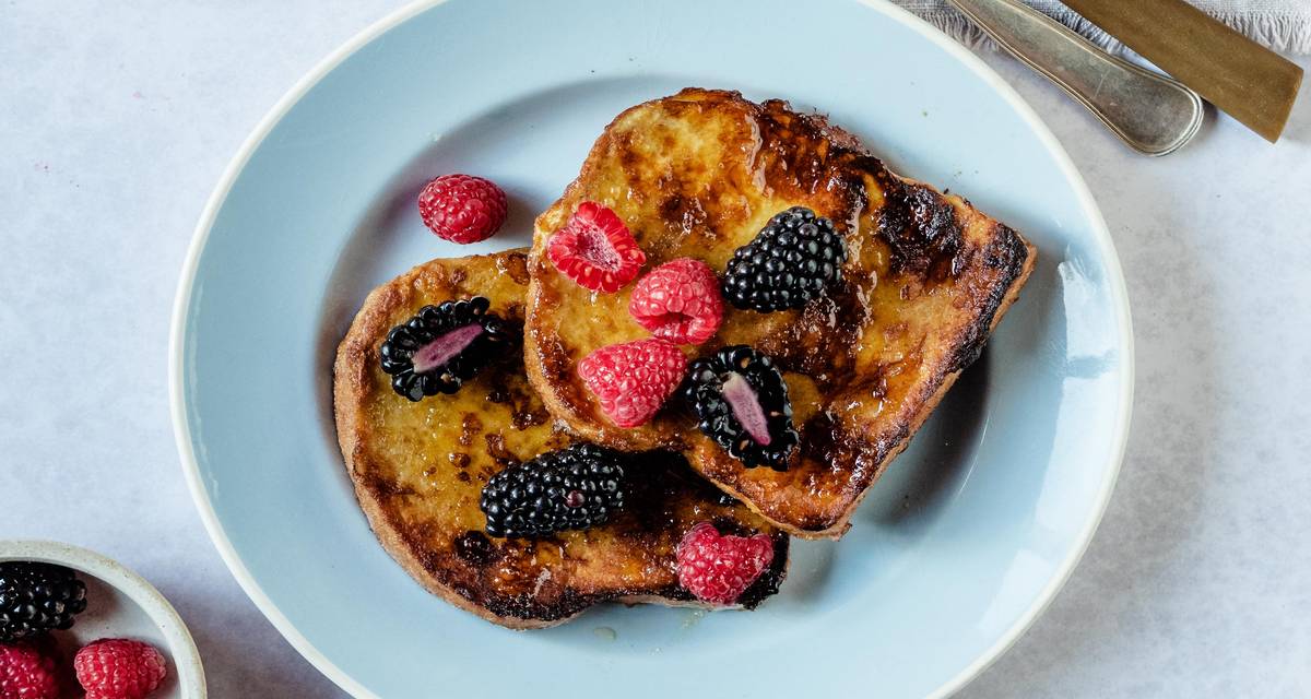 French toast med färska bär Recept | HelloFresh