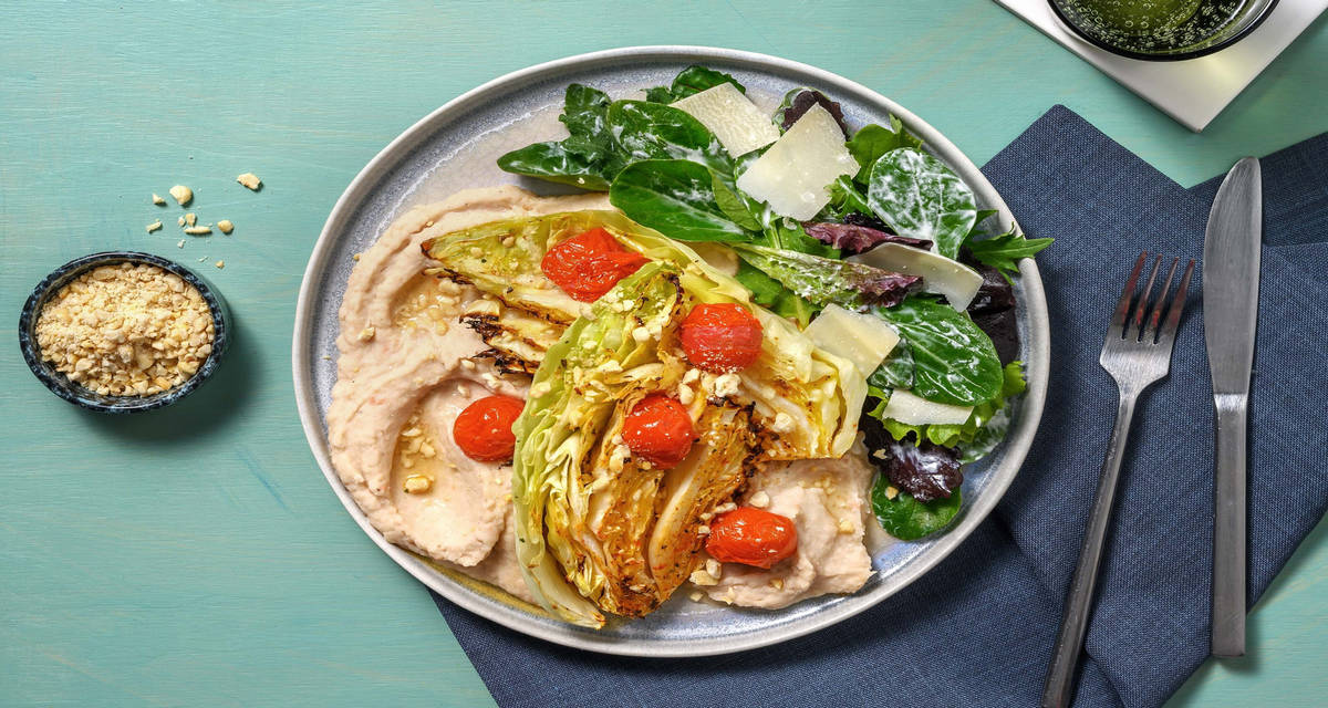 Ofen-Spitzkohl mit Butterbohnenpüree Rezept | HelloFresh