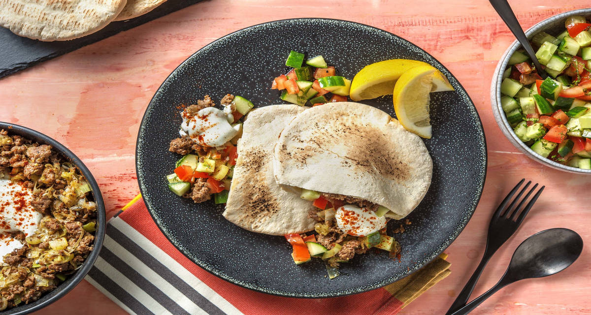 Pains pitas garnis de viande hachée de bœuf et lebné Recette | HelloFresh