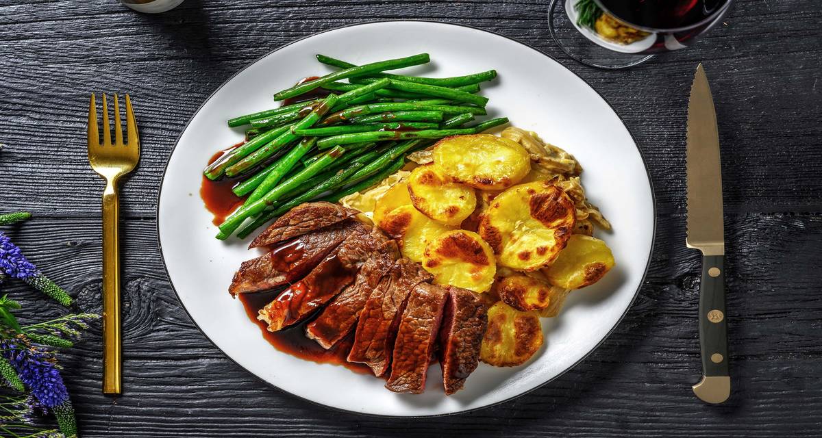 Steak with Dauphinoise Potatoes and Red Wine Jus Recipe | HelloFresh