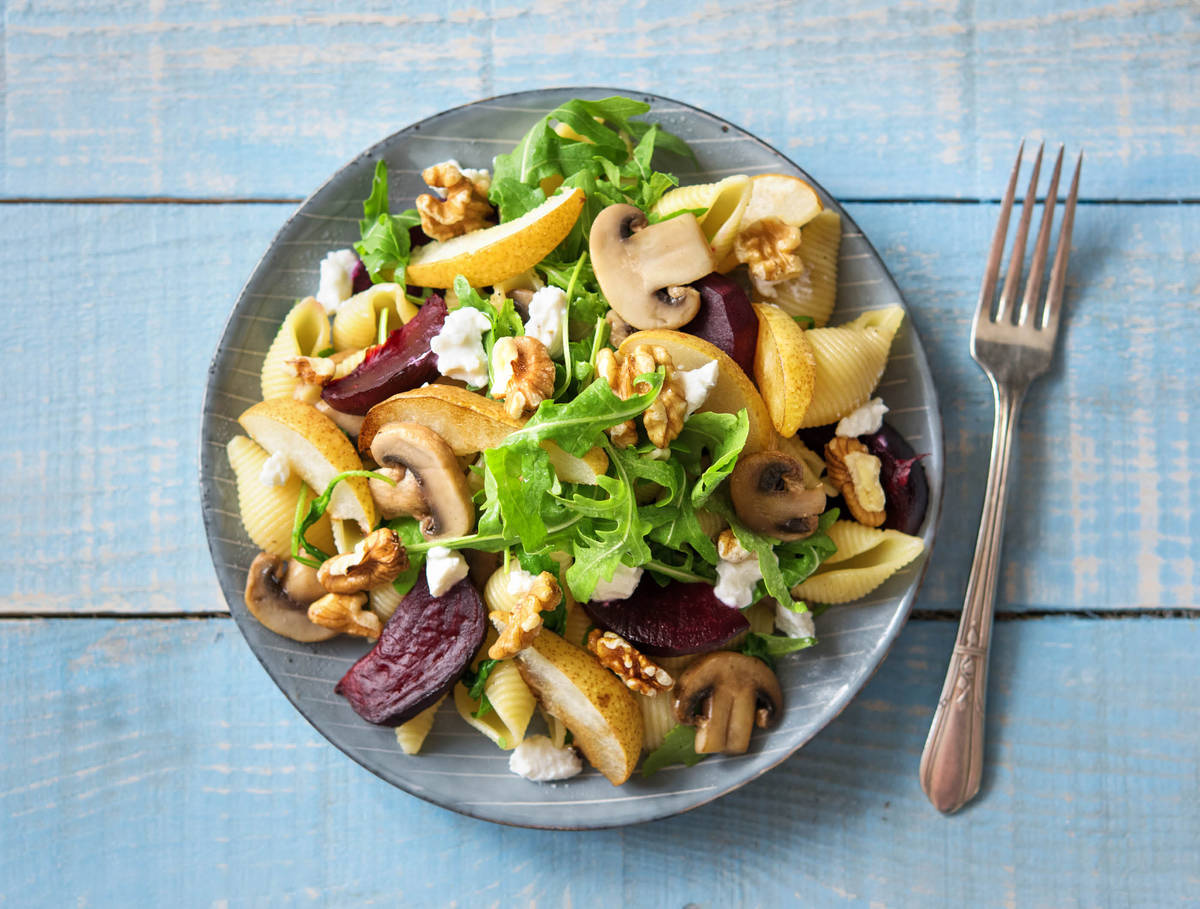 Conchiglie aux betteraves rouges, à la poire, au chèvre et aux noix ...
