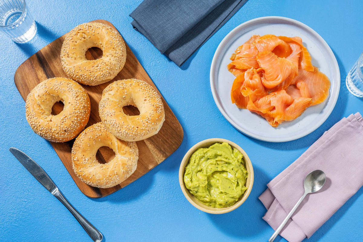 Bagel Bundle mit Räucherlachs und Guacamole Rezept | HelloFresh