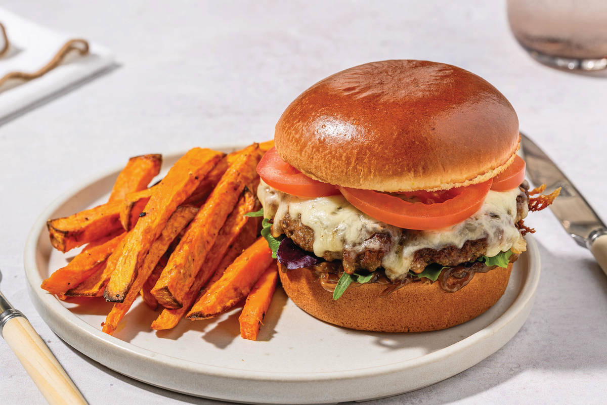 Homemade Cheesy Beef & Halloumi Burger Recipe | HelloFresh