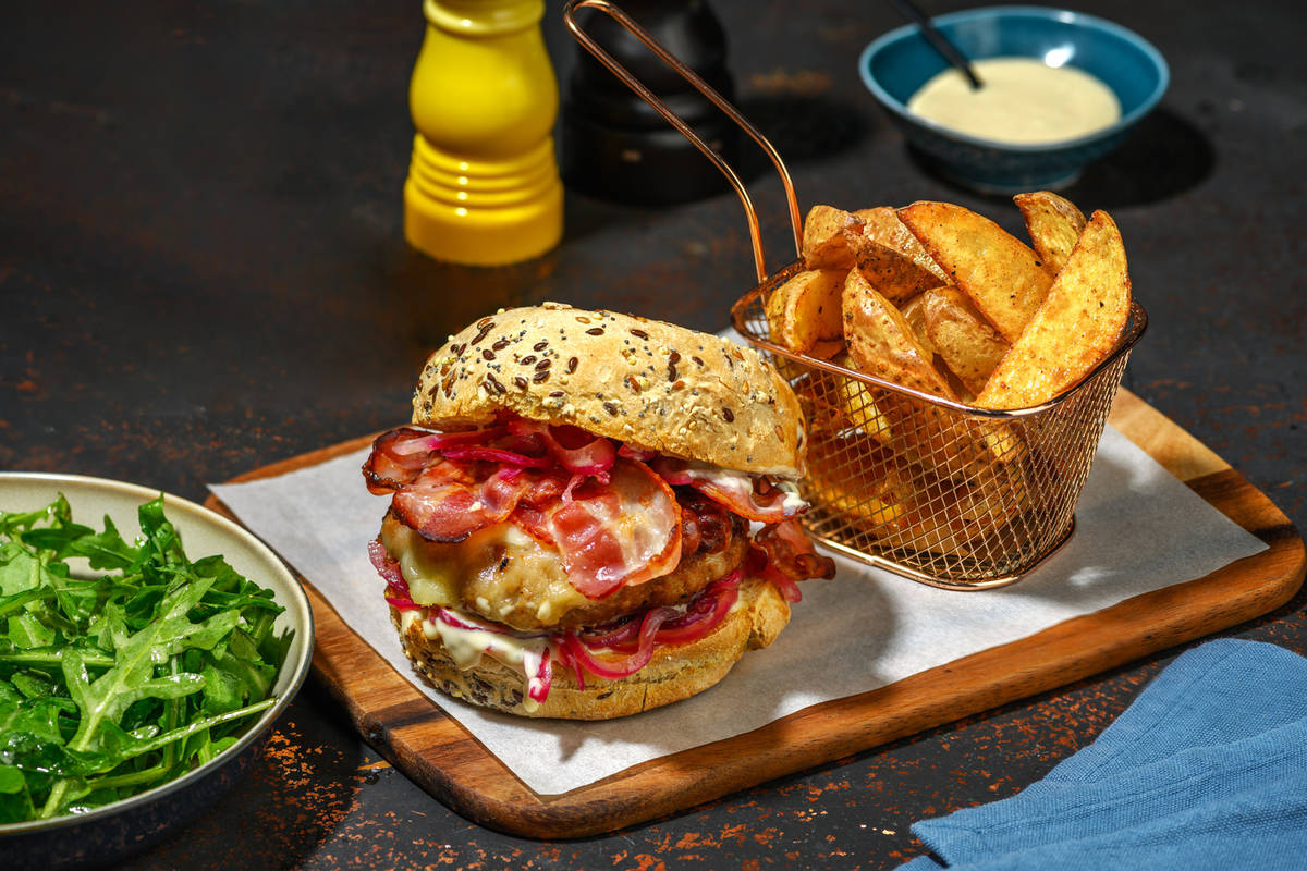 Frenchie burger : bœuf, oignons confits & tomme Recette | HelloFresh
