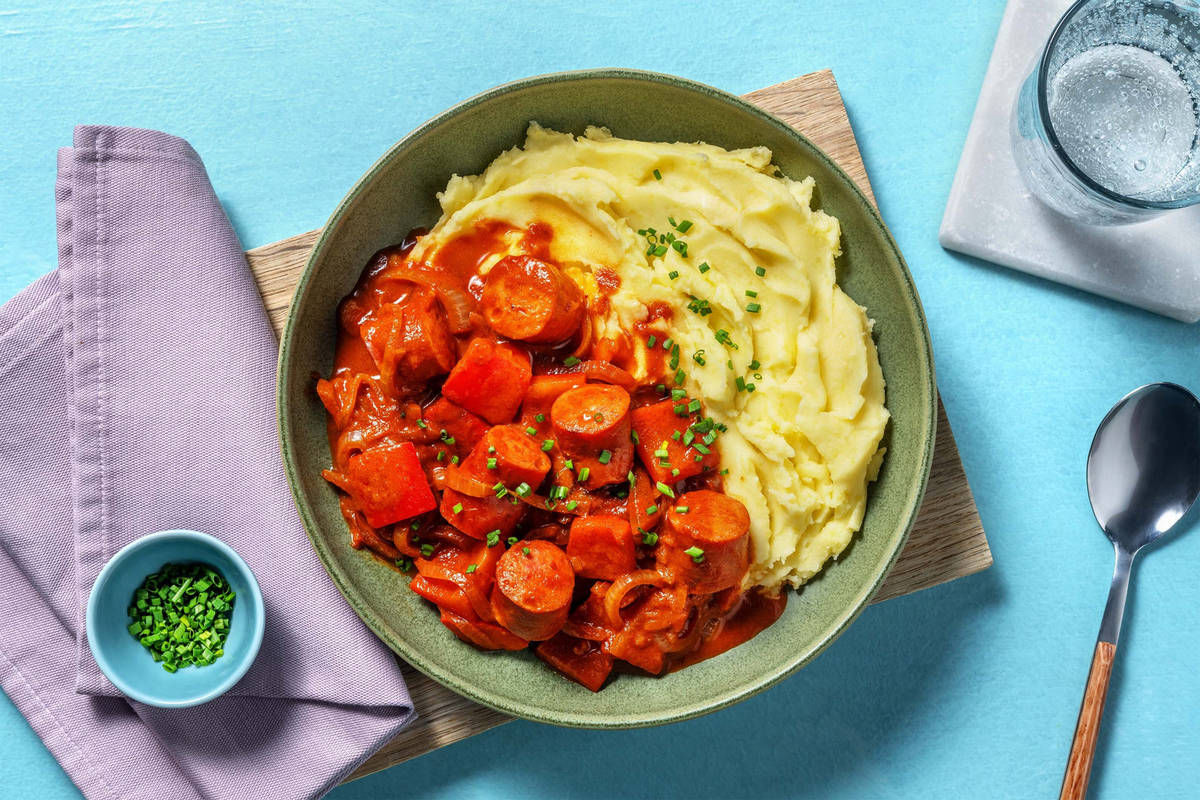 Wiener Würstli-Peperoni-Gulasch Rezept | HelloFresh