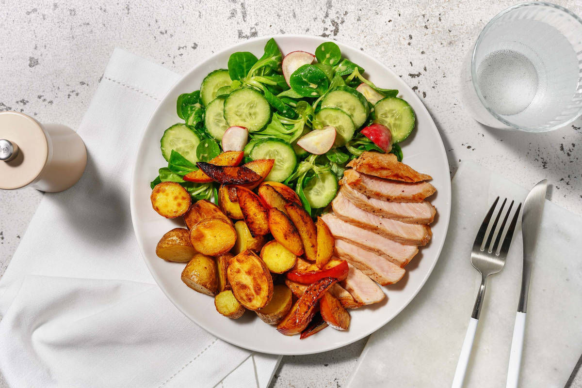 Varkensoester met zomerse salade Recept | HelloFresh