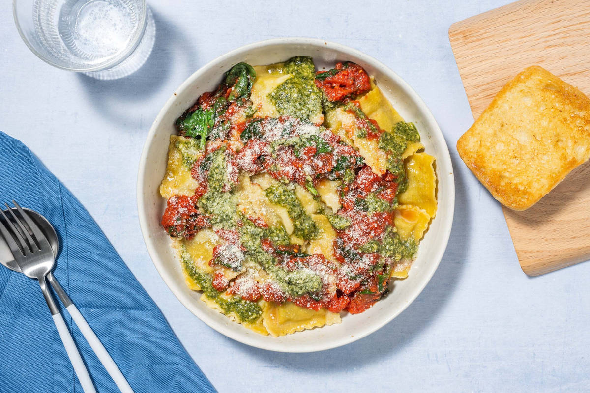 Spinach and Ricotta Ravioli in Tomato Sauce Recipe | HelloFresh