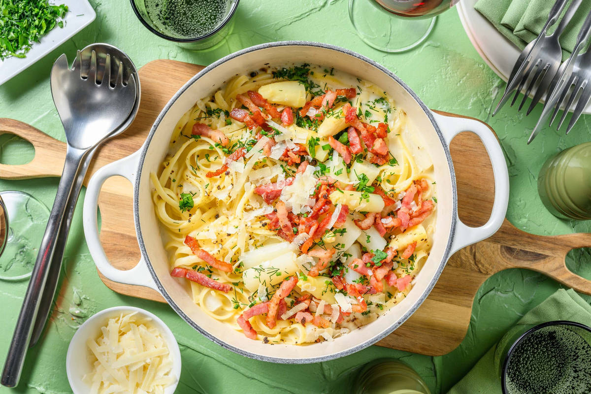 Tagliatelle en sauce crémeuse aux asperges blanches Recette | HelloFresh