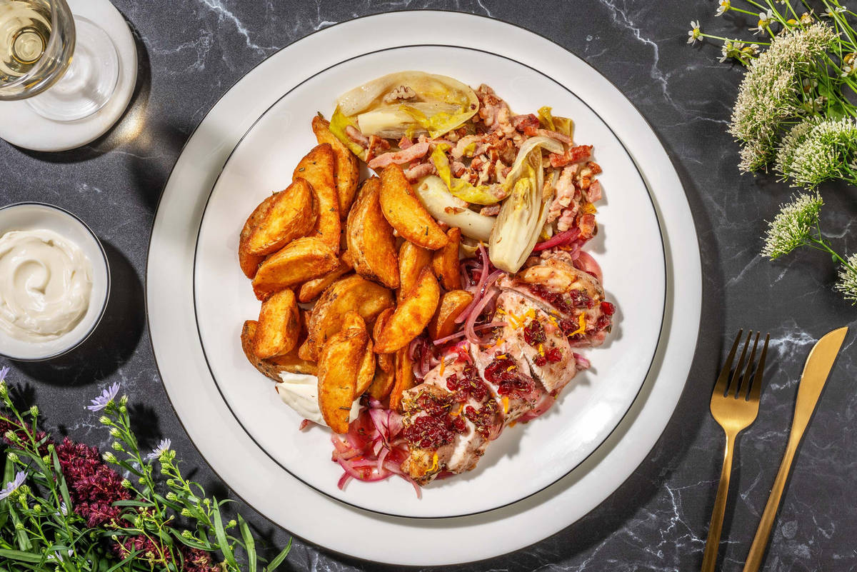 Kippendijfilet met sinaasappel-cranberrysaus Recept | HelloFresh