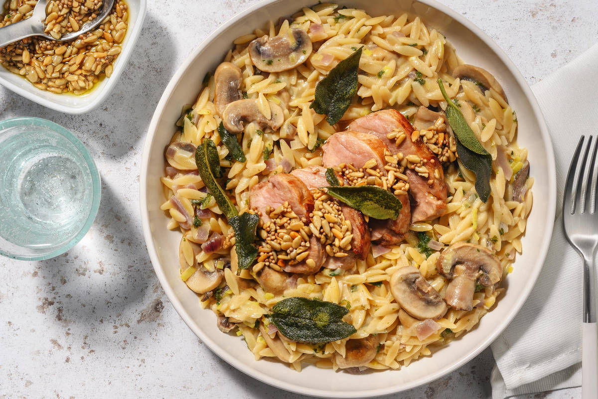 Varkenshaas met knapperige salie Recept | HelloFresh