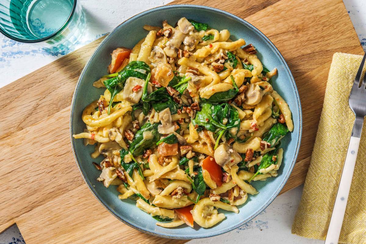 Babyspinat-Spätzle-Pfanne mit Champignons Rezept | HelloFresh