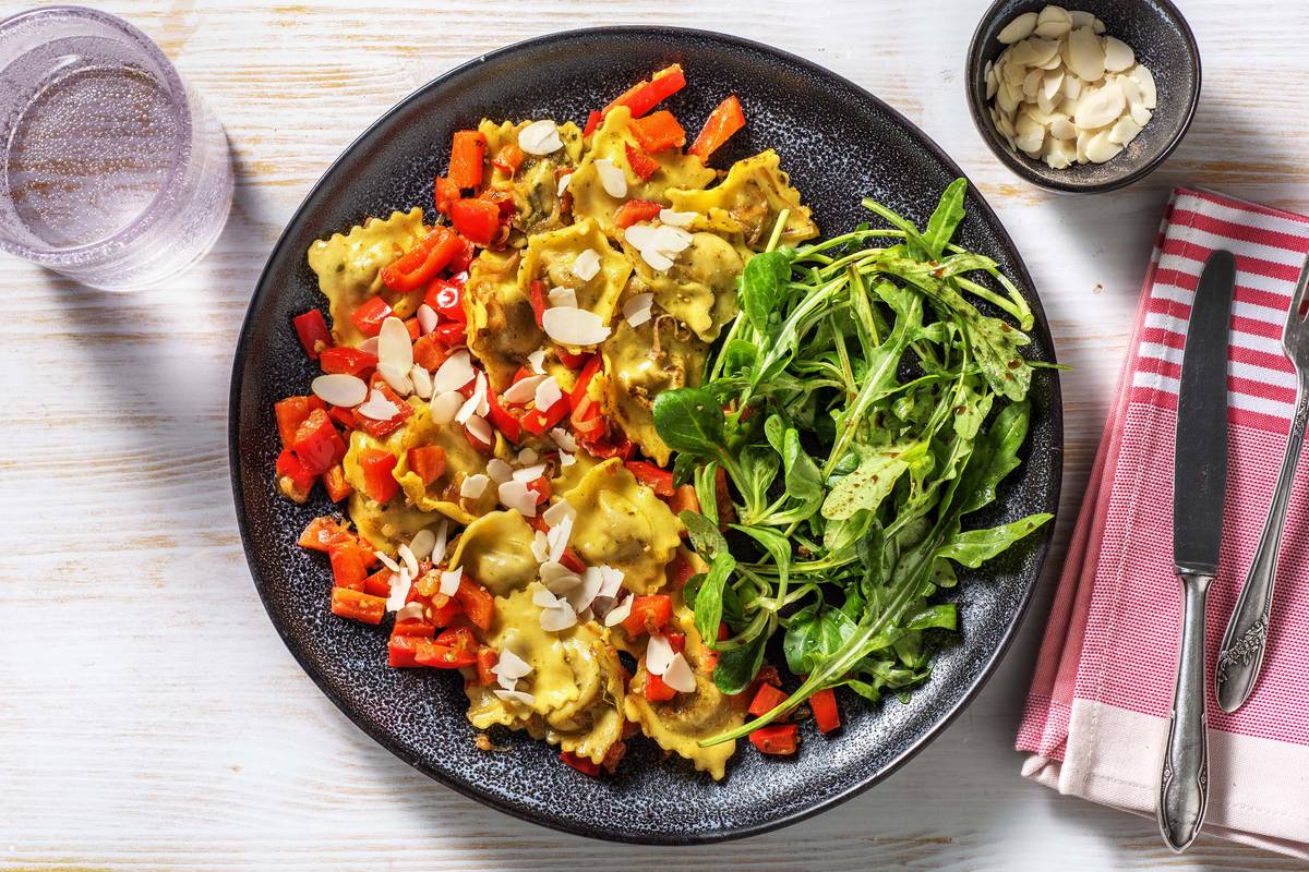 Verse ravioli met paprika en amandelen Recept | HelloFresh