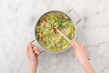 Orzo-Caesar-Salat mit Avocado und Tomate Rezept | HelloFresh