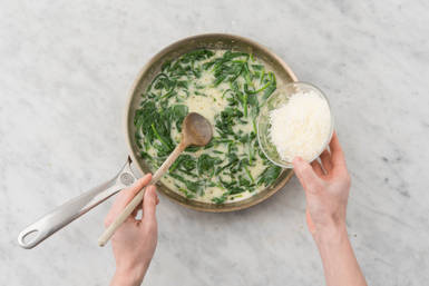 Groentelasagne met zelfgemaakte roomsaus Recept | HelloFresh