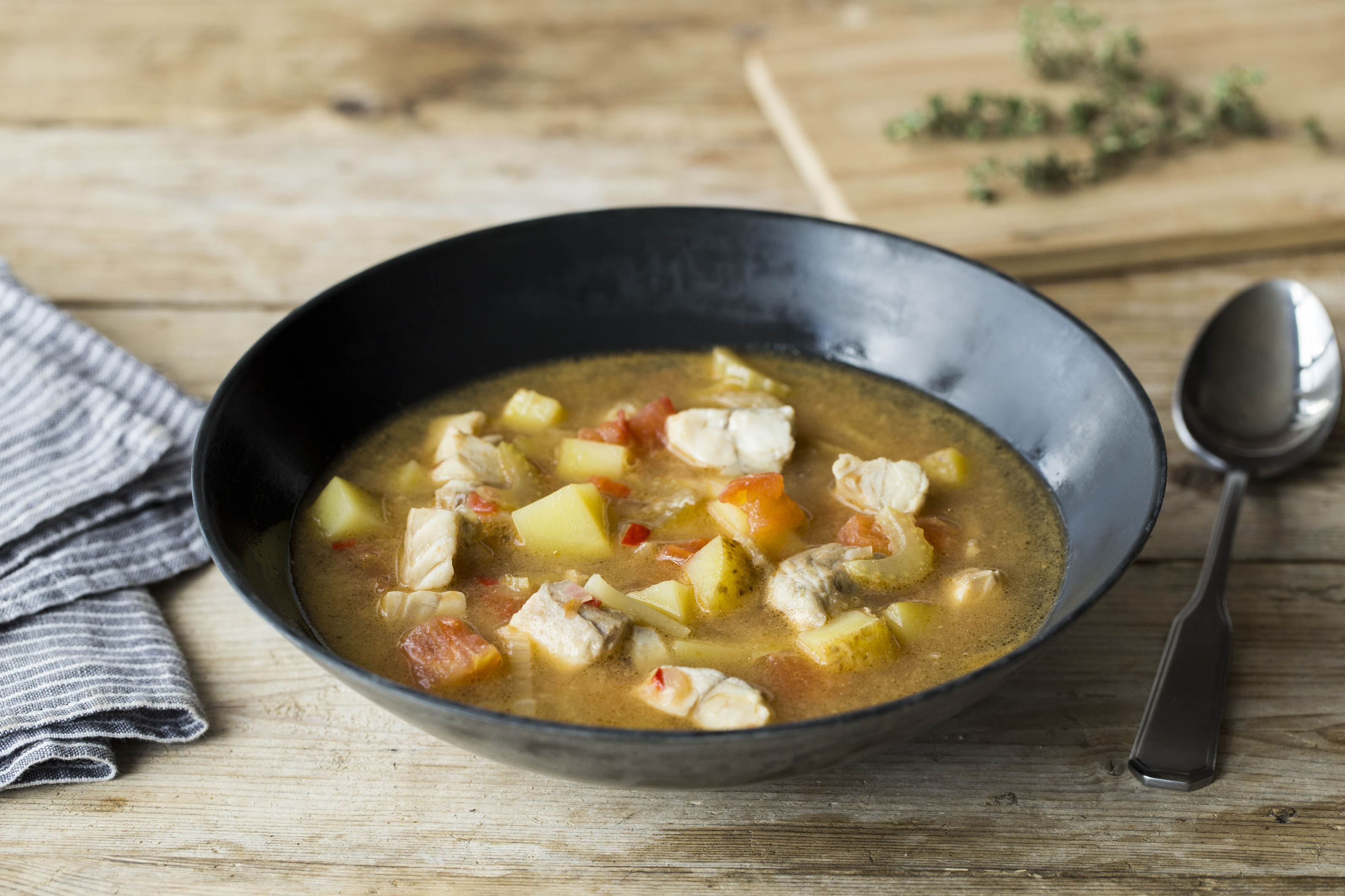 Heldere vissoep met citroen en tijm Recept | HelloFresh