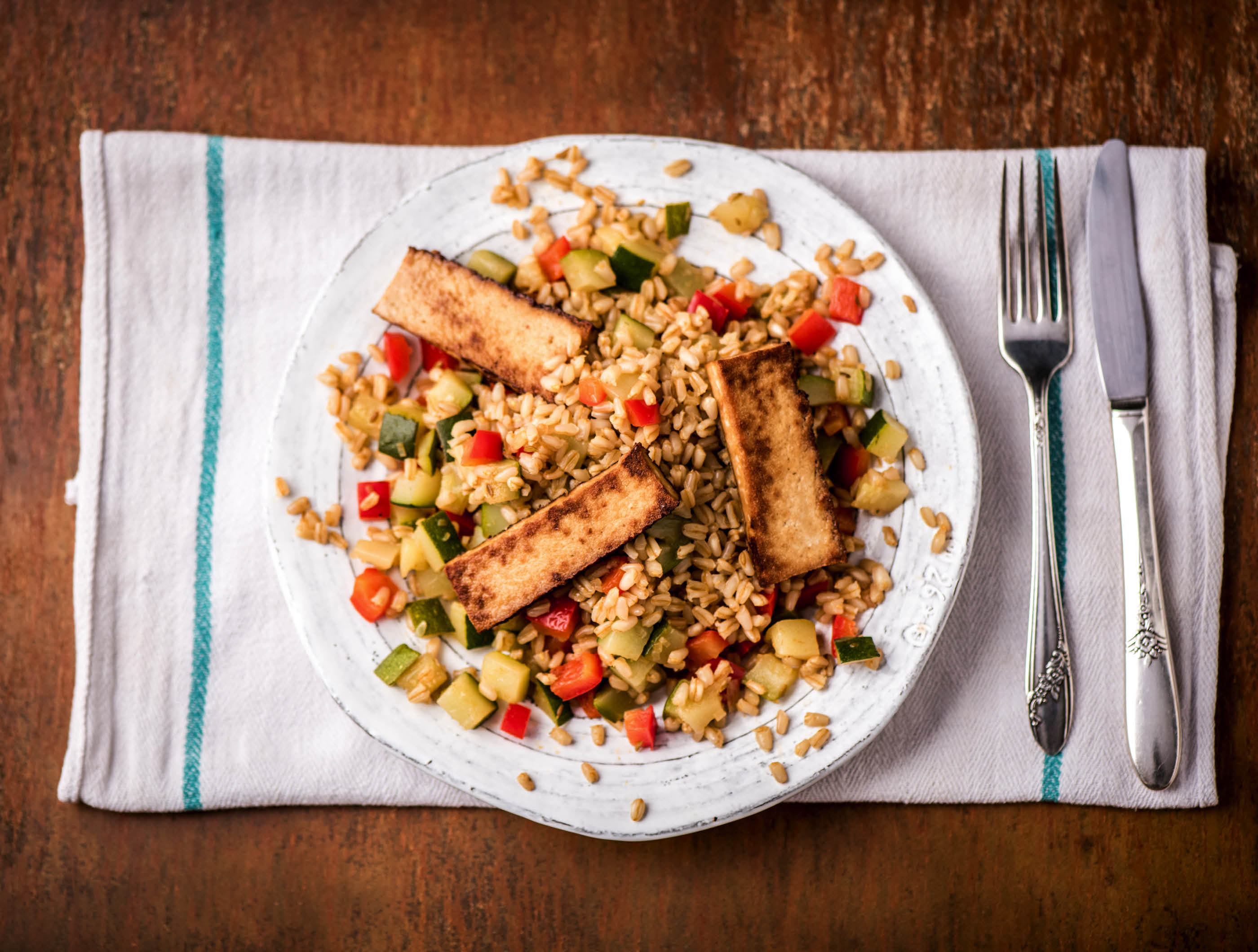 Parelgerst met Javaanse sticks en groenten Recept | HelloFresh