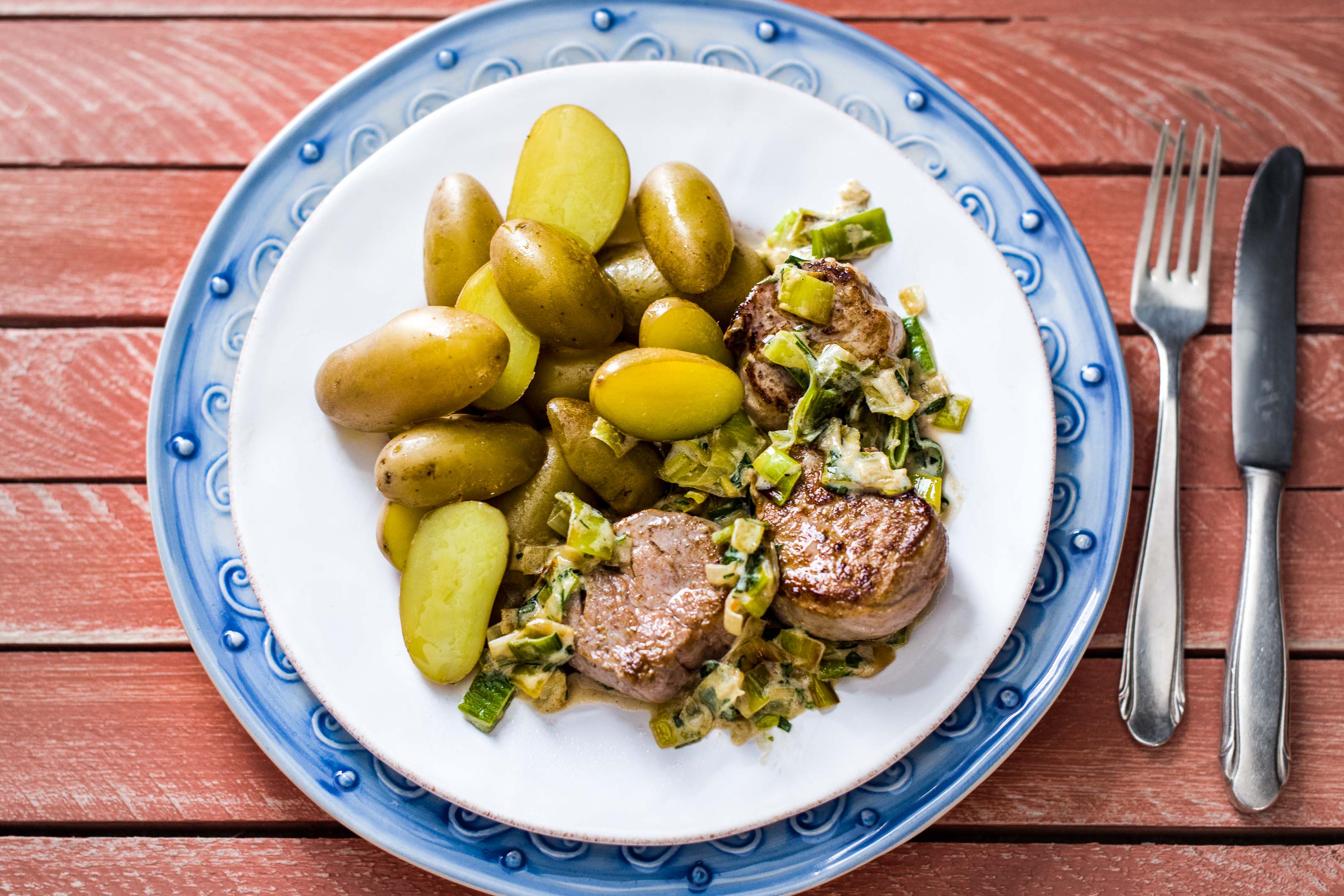 Schweine-Medaillons in cremiger Porree-Soße Rezept | HelloFresh