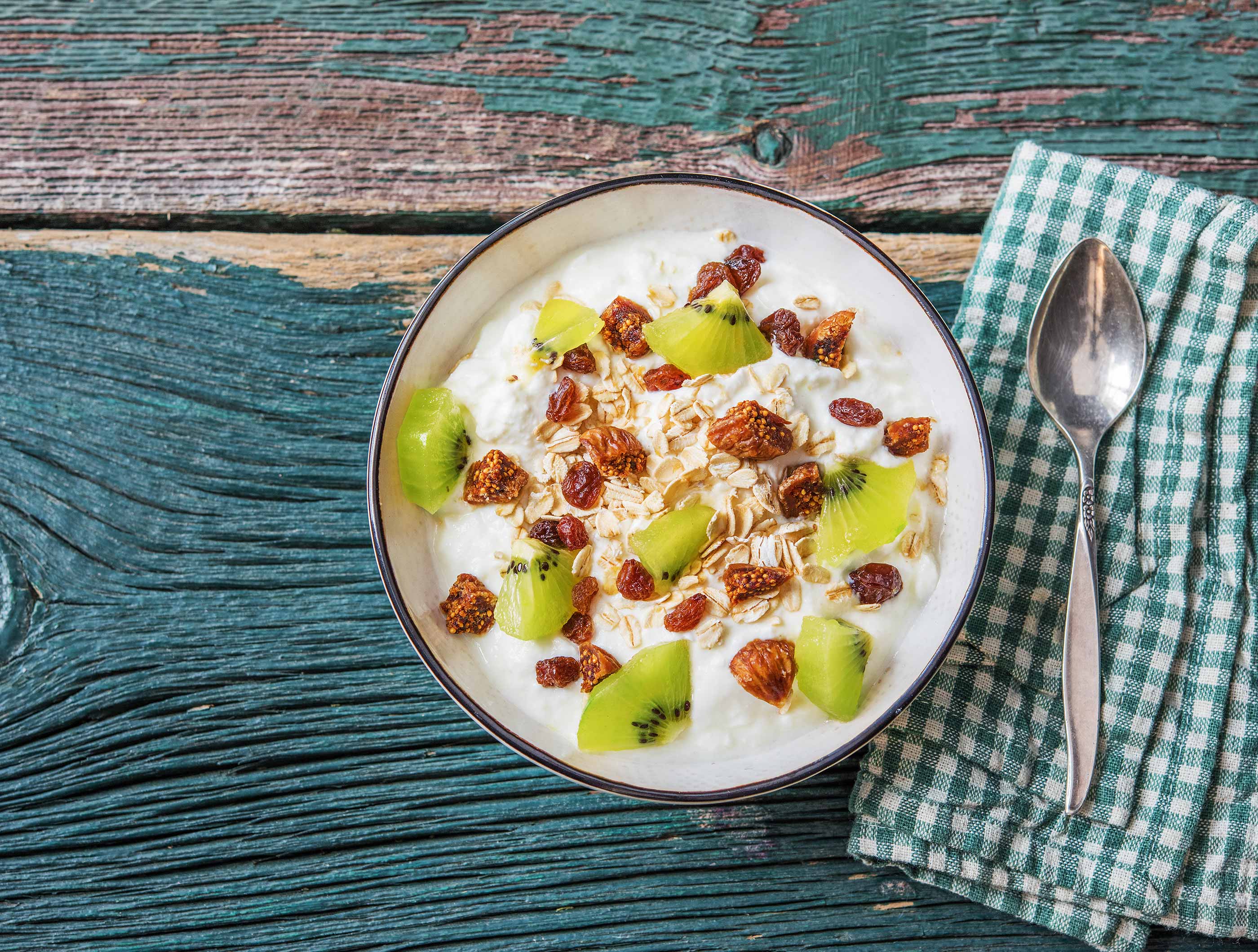 Bulgaarse yoghurt met een gouden kiwi en vijgen Recept | HelloFresh