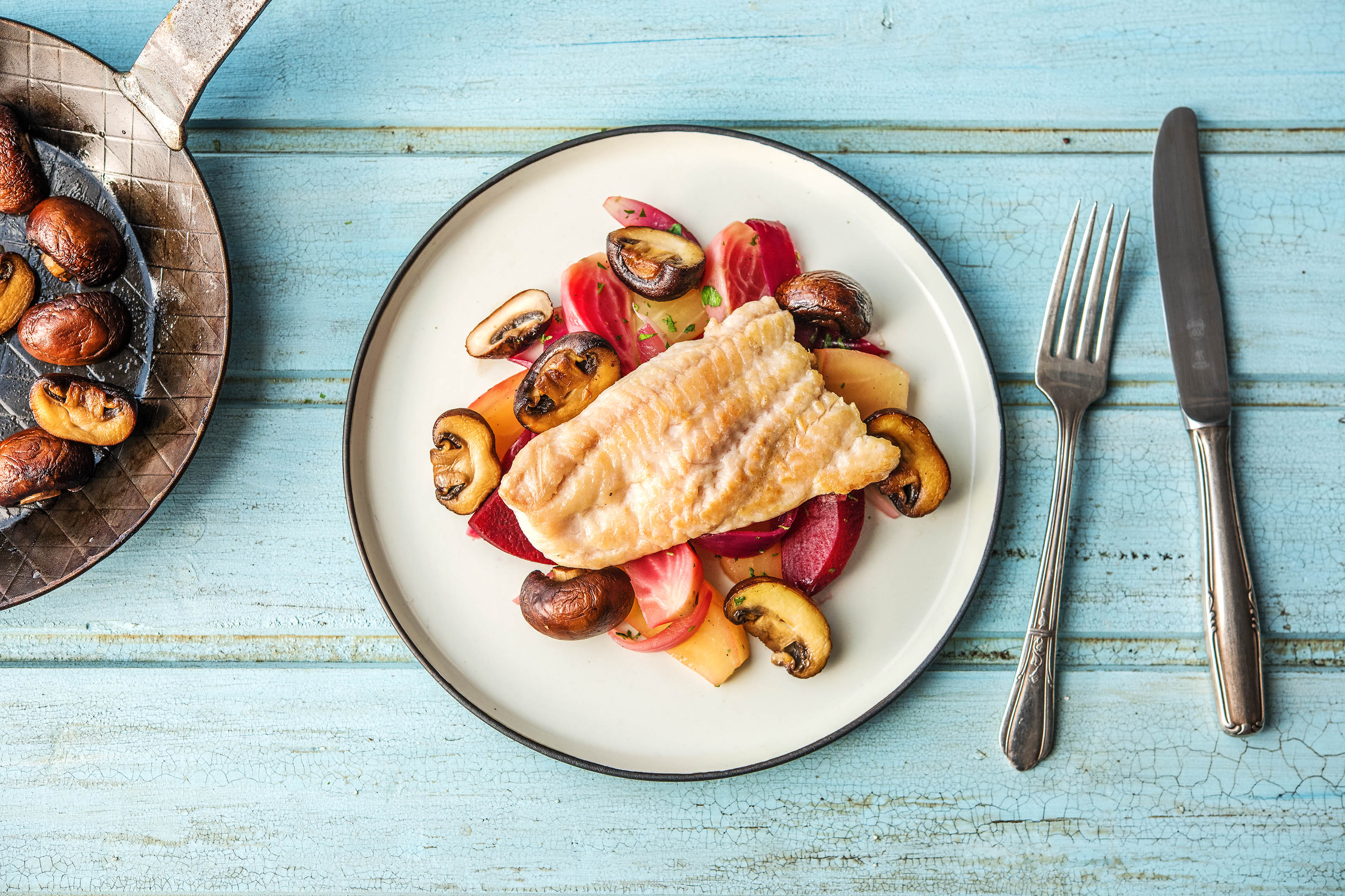 Zartes Welsfilet mit Champignons Rezept | HelloFresh