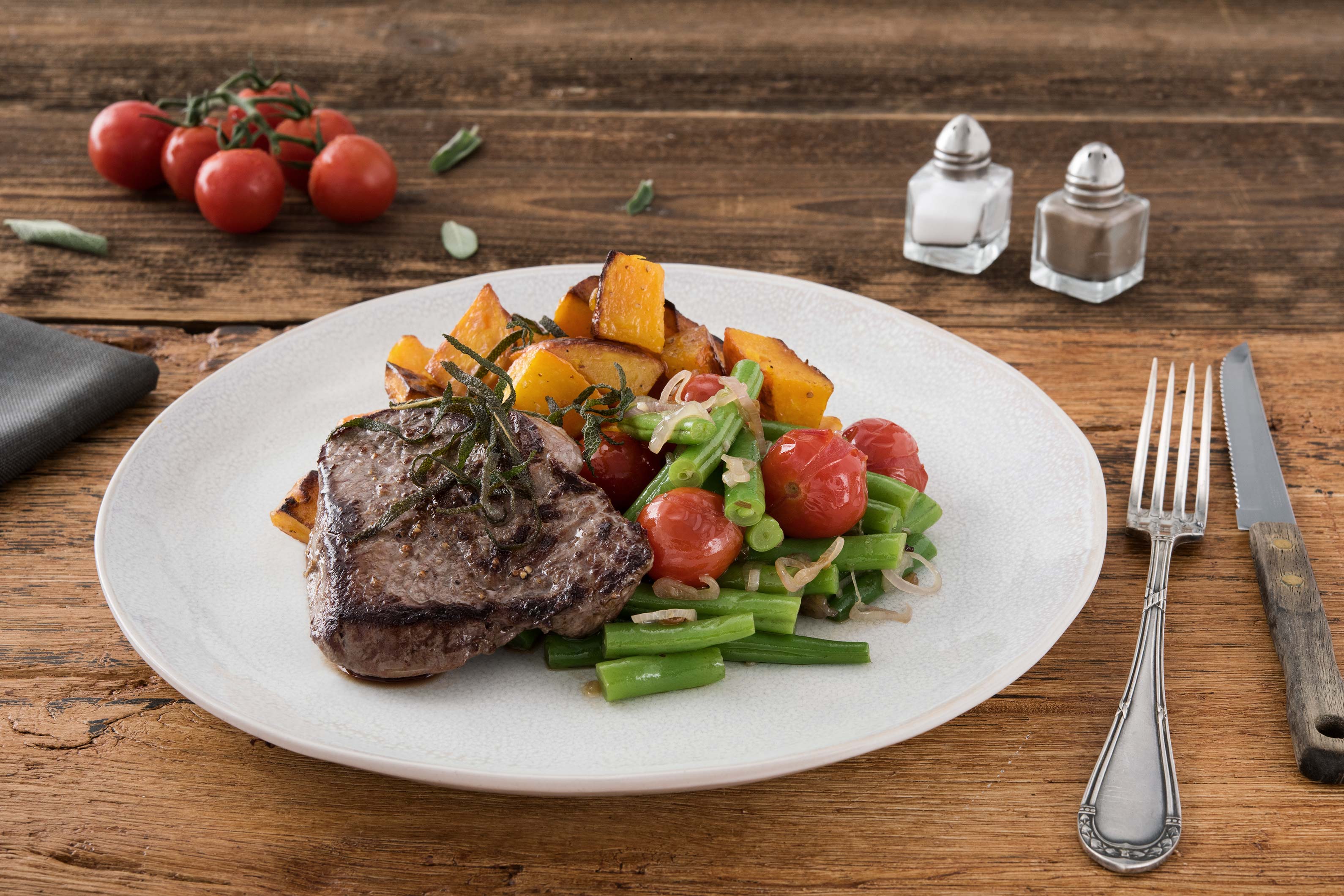 Saftiges Rindssteak mit Kürbisgemüse Rezept | HelloFresh