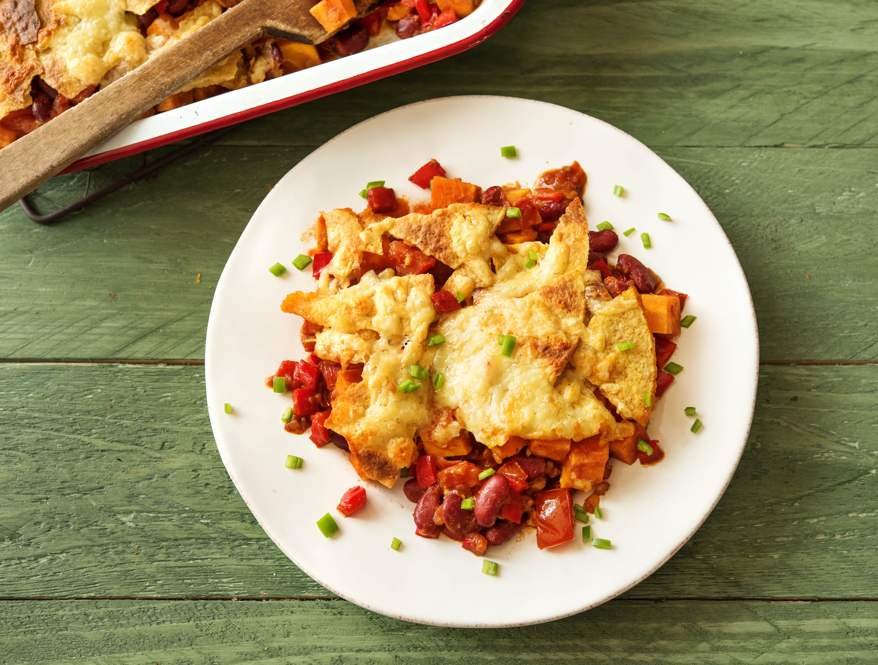 Plat mexicain cuit au four accompagné de haricots rouges et de cheddar ...