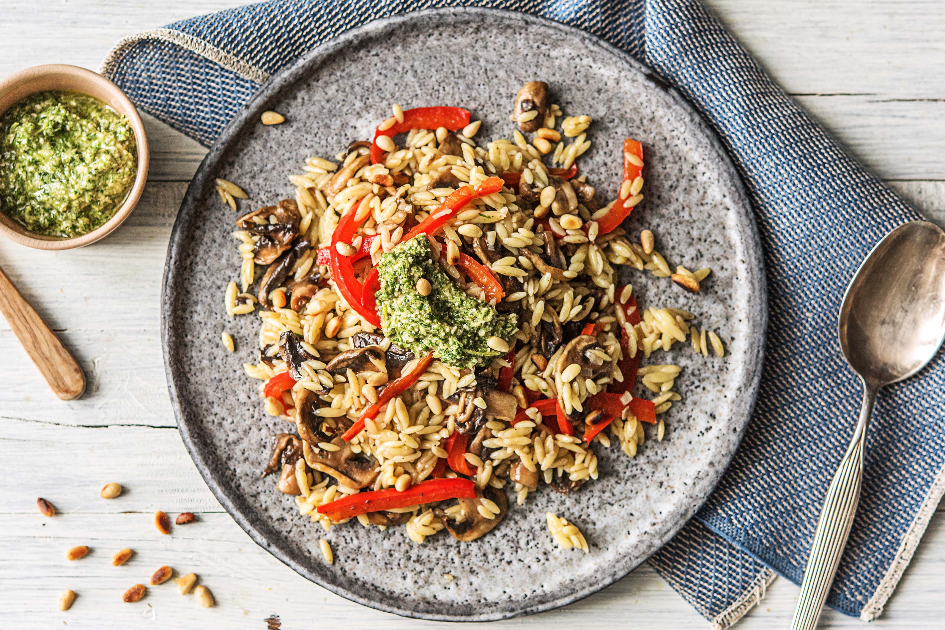 Orzo au pesto d’origan frais Recette | HelloFresh