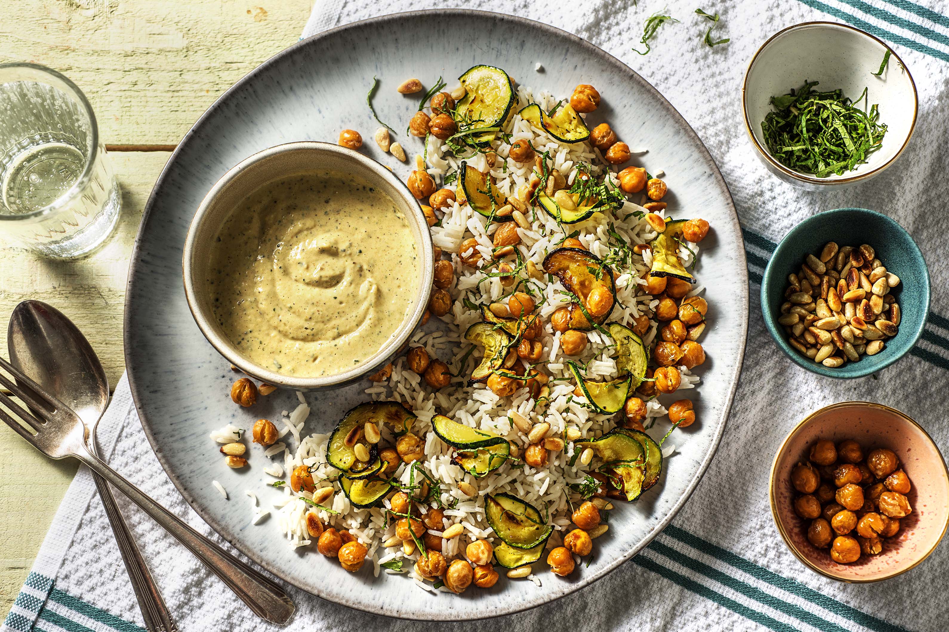 Riz aux pois chiches croquants garni de menthe Recette | HelloFresh