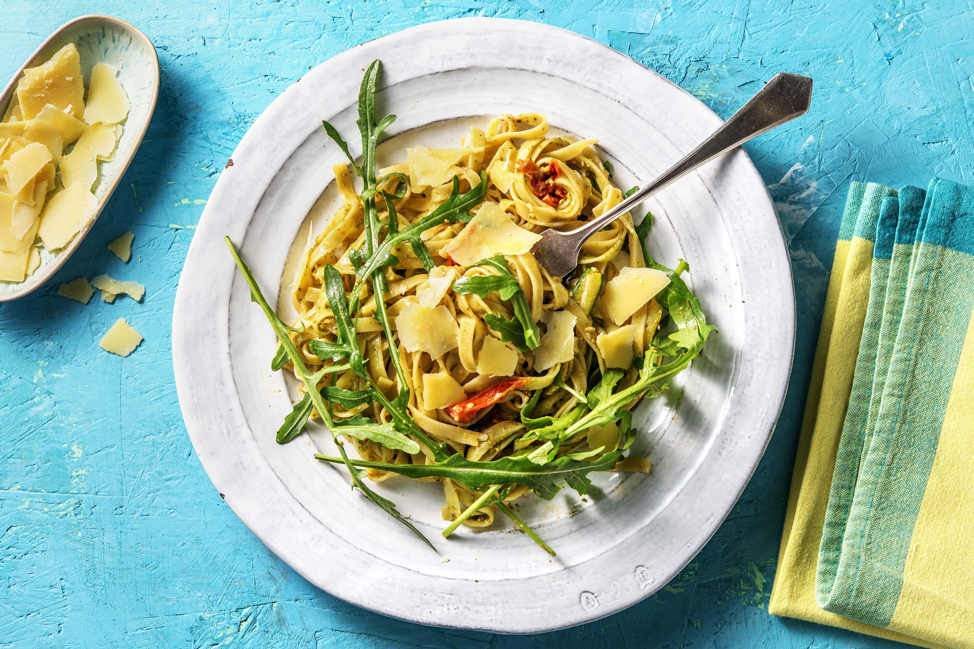 Tagliatelle fraîches au pesto et lamelles de courgette Recette | HelloFresh