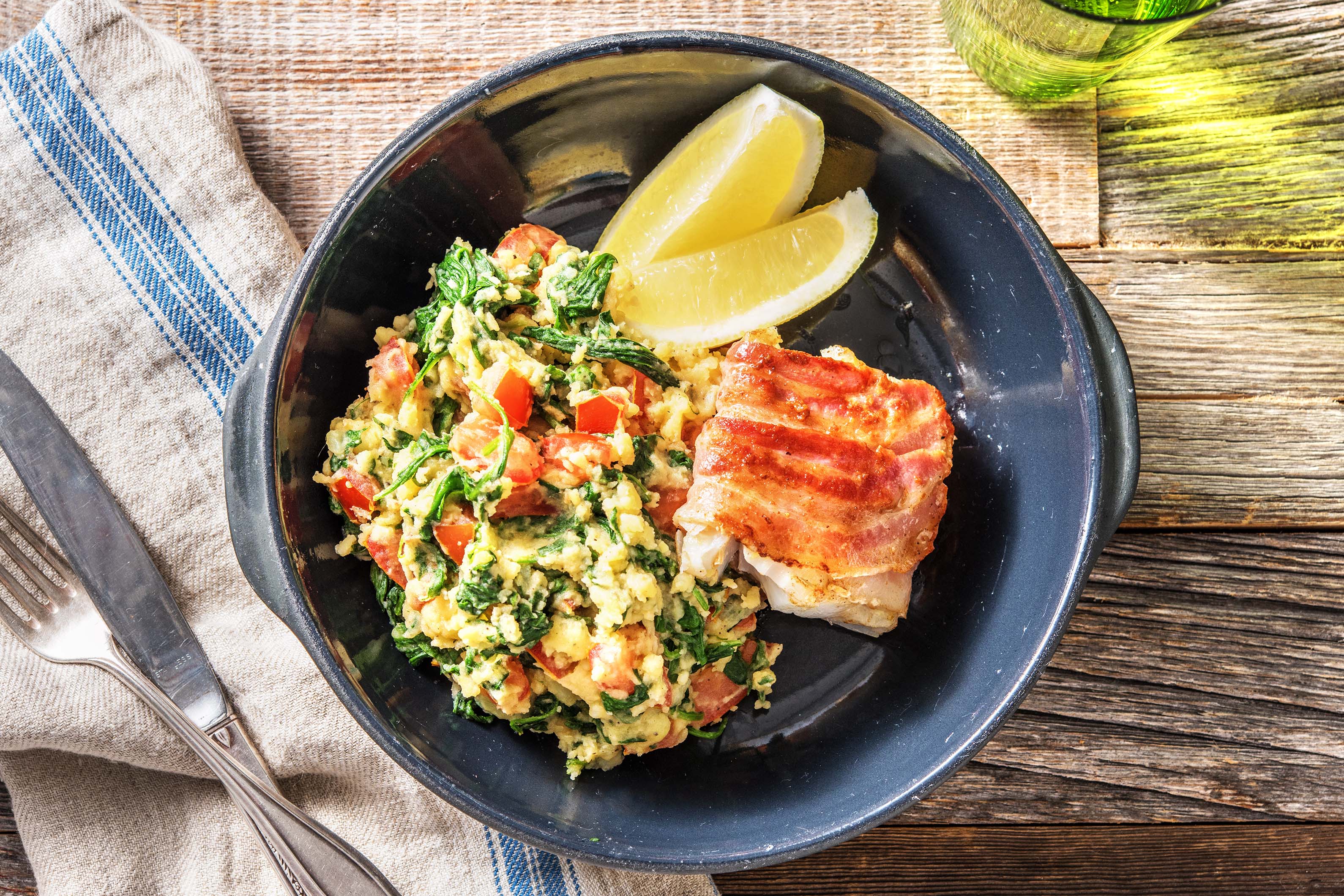 Schelvisfilet met ontbijtspek Recept | HelloFresh