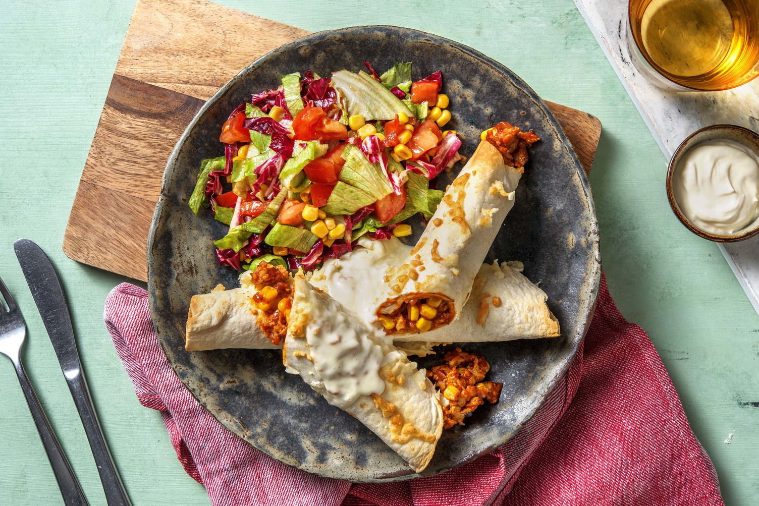 Enchilada's met kipgehakt en mais Recept | HelloFresh