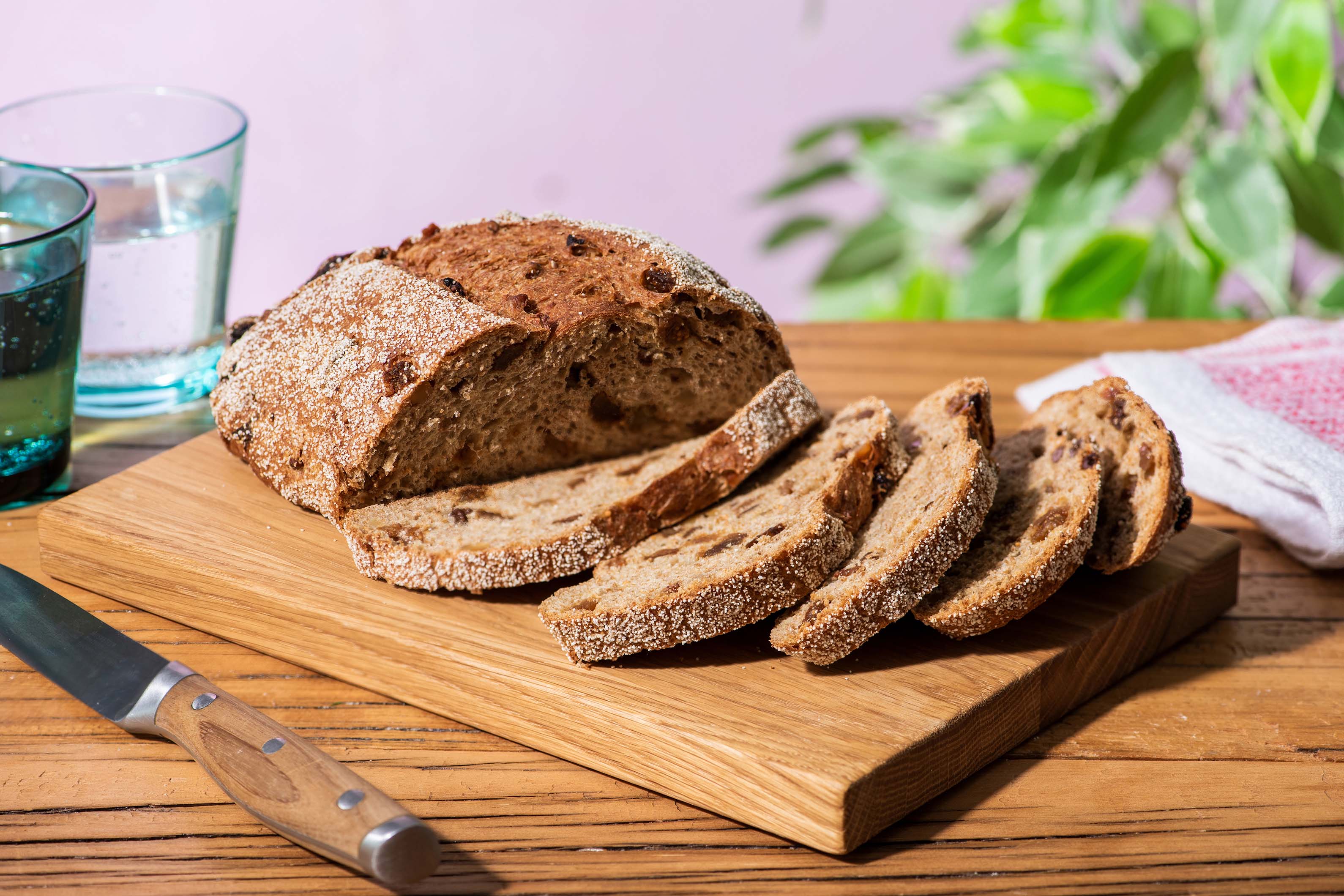 Bâtard complet aux fruits et noix Recette | HelloFresh