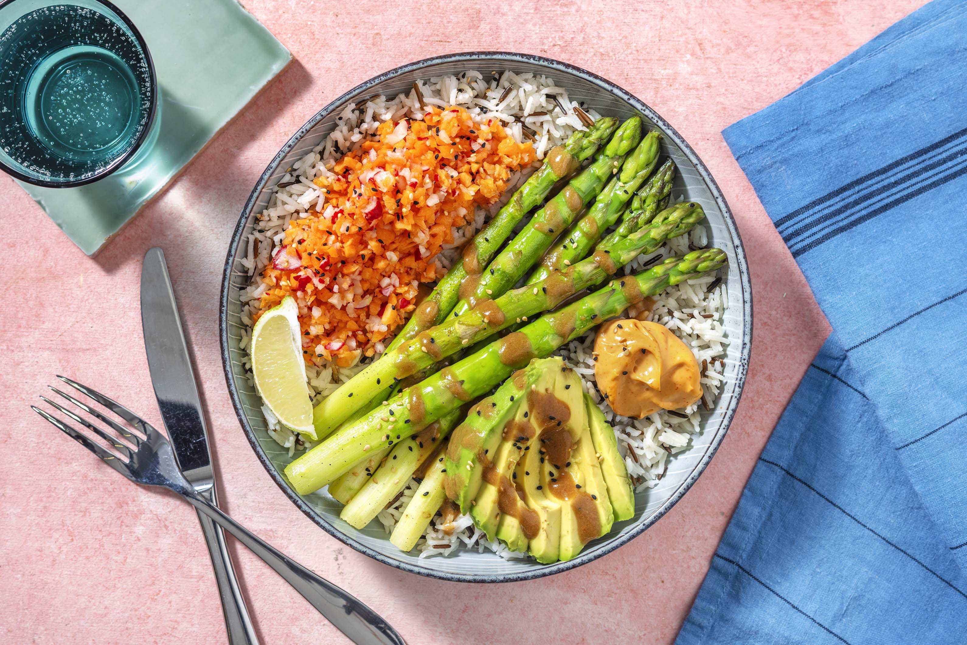 Bunte Asia-Bowl mit grünem Spargel Rezept | HelloFresh