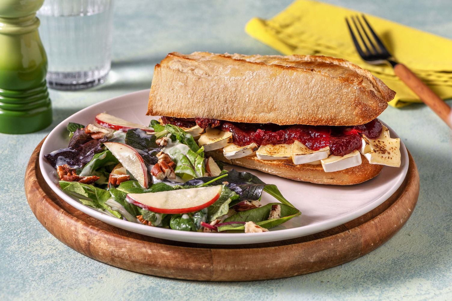 Camembert-Sandwich mit Feigen-Zwiebel-Relish Rezept | HelloFresh