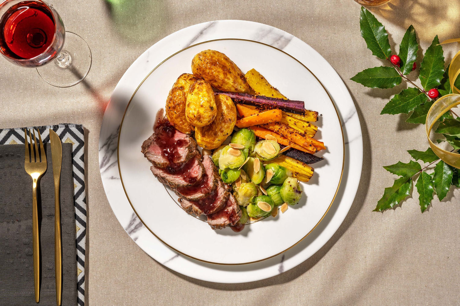 Weihnachtliches Rinderfilet mit Ofenkartoffeln Rezept | HelloFresh