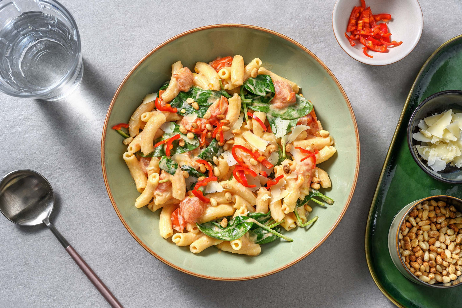 Schnelle Torchietti mit Pesto Calabrese & Spinat Rezept | HelloFresh
