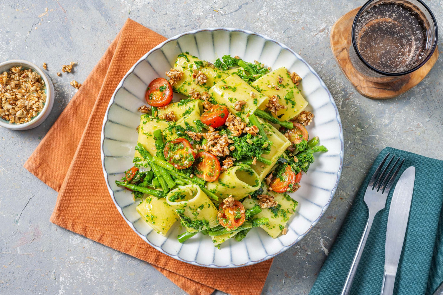 Paccheri mit geröstetem Grünkohlpesto Rezept | HelloFresh