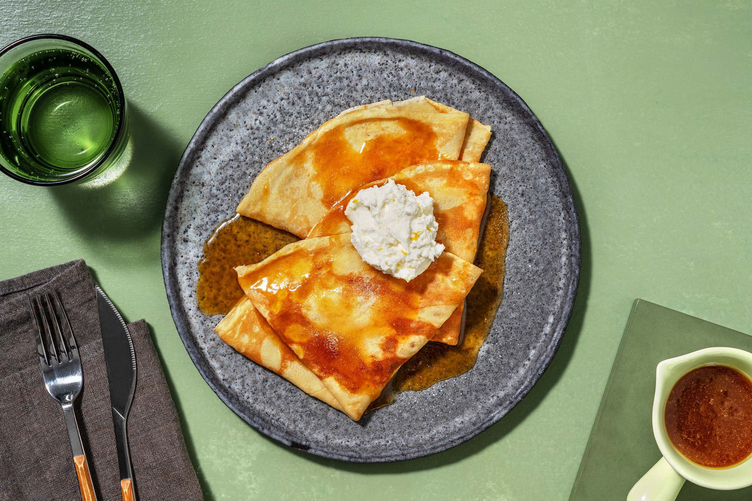 Crêpes Suzette-stijl pannenkoeken Recept | HelloFresh