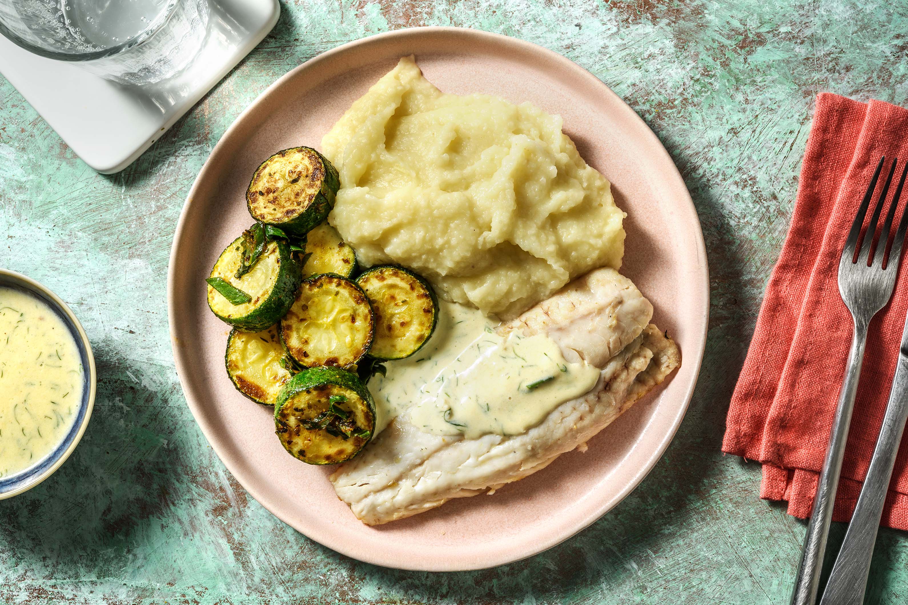 Seehecht mit Selleriepüree & Buttermilchsoße Rezept | HelloFresh