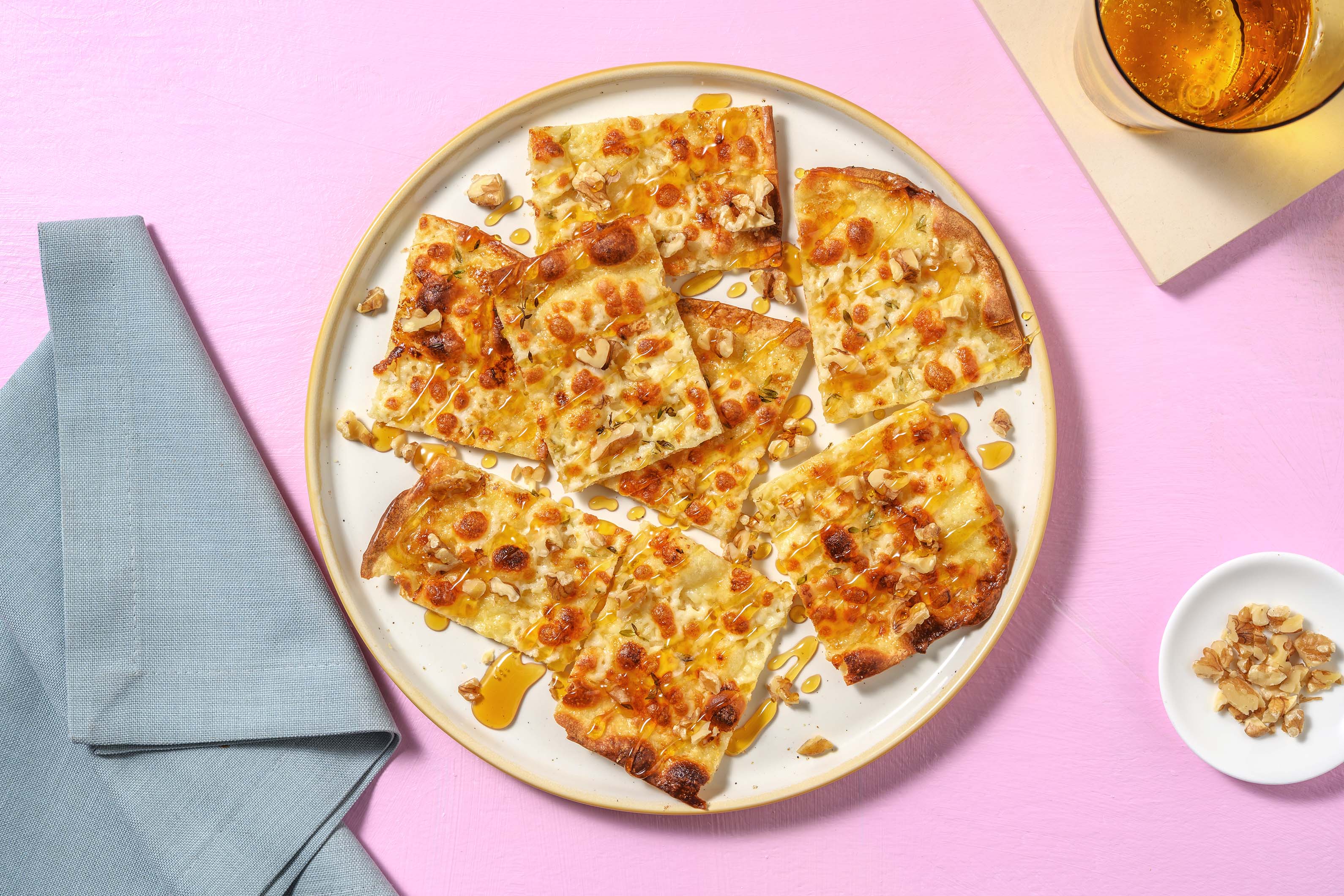 Flammkuchen met geitenkaas Recept | HelloFresh