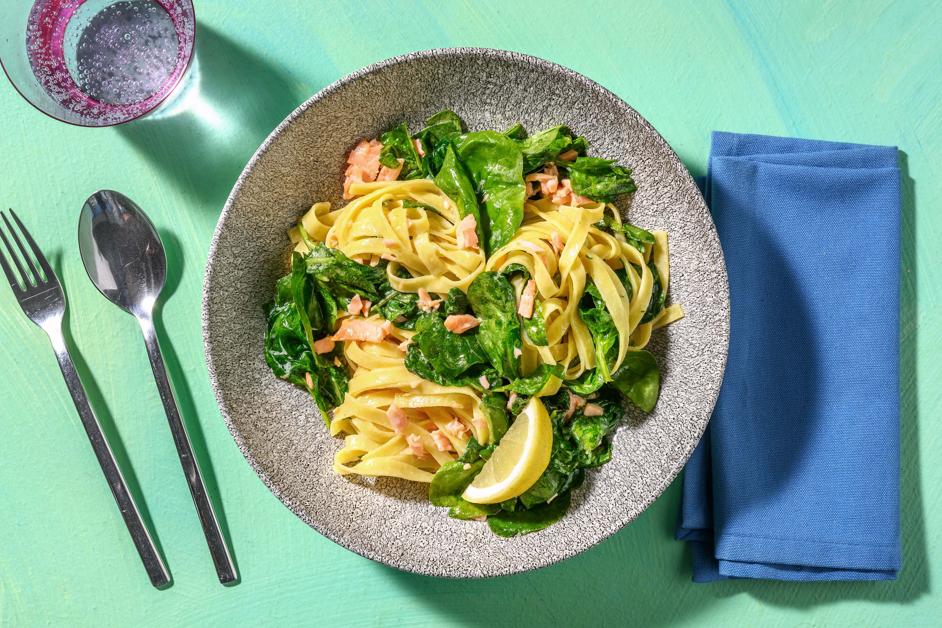 Verse tagliatelle met gerookte zalm Recept | HelloFresh
