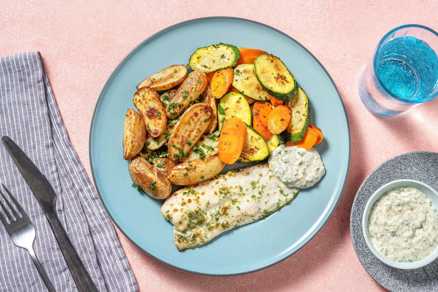Gebackenes Seelachsfilet mit Dill-Schmand Rezept | HelloFresh