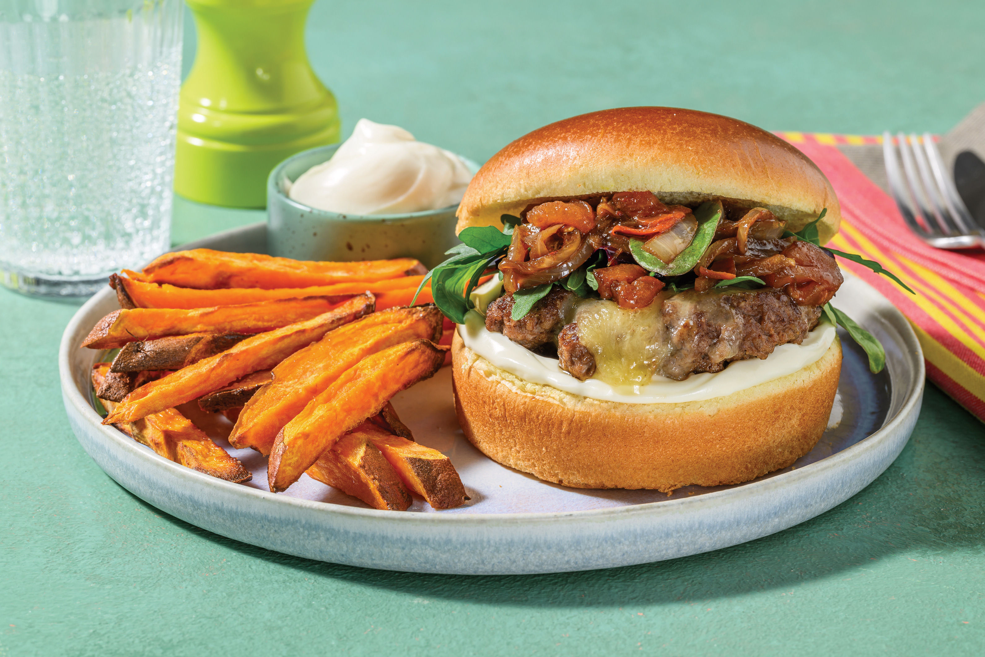 Juicy Beef Cheeseburger & Tomato-Chilli Relish Recipe | HelloFresh