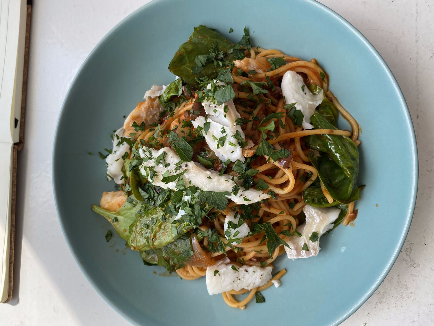 spaghetti Puttanesca with roasted cod Recept | HelloFresh